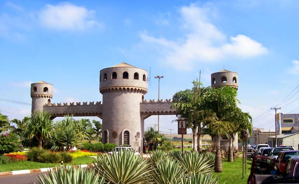 Portal Medieval para dar boas vindas à cidade de Paulínia, SP - Revista ...