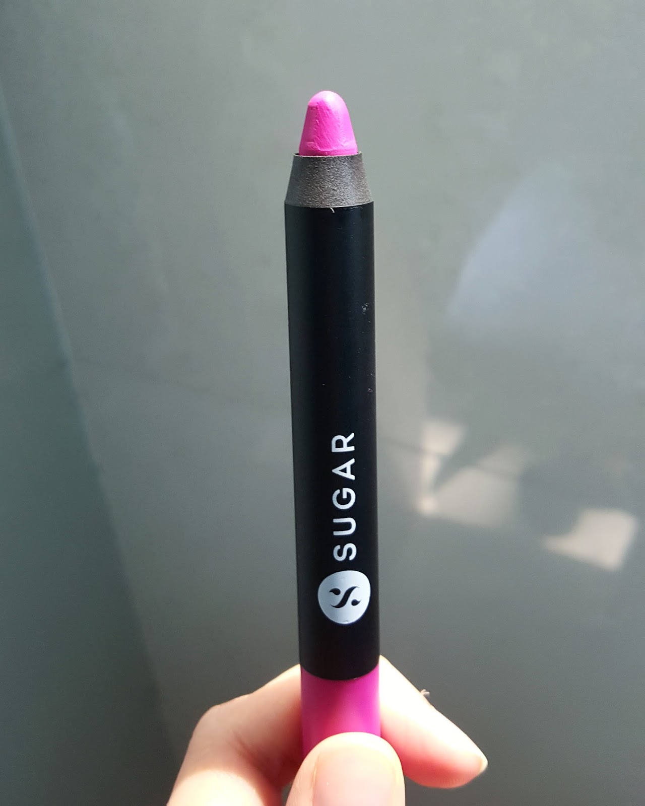 RIDZI MAKEUP: SUGAR COSMETICS HELL AS MATTE CRAYON LIPSTICK REVIEW