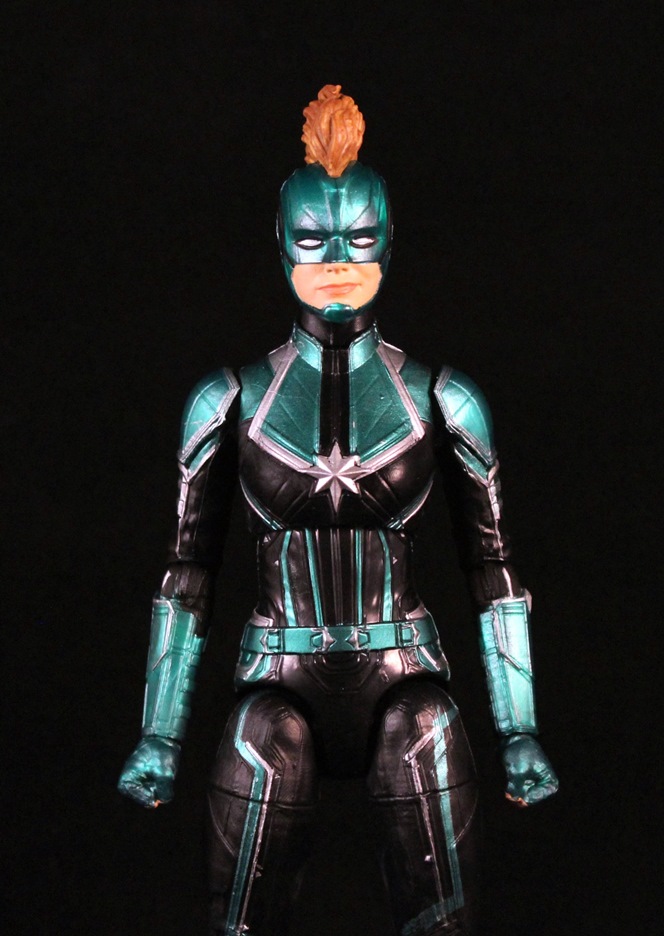She's Fantastic: Marvel Legends - CAPTAIN MARVEL (STARFORCE)!