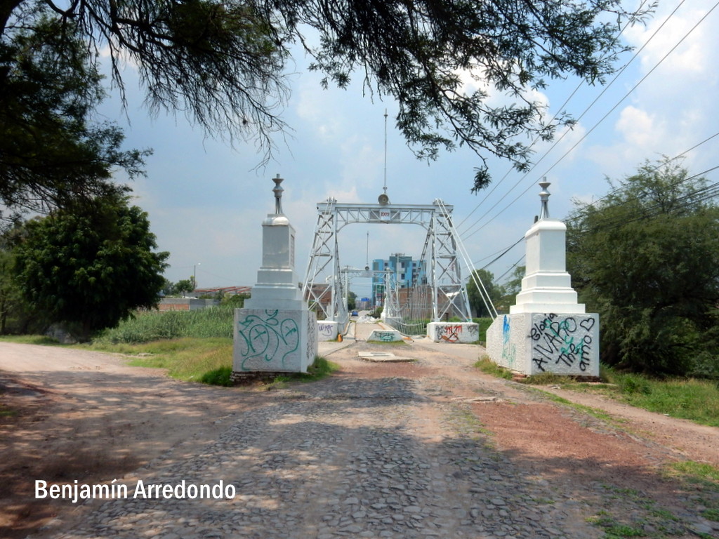 El Bable: Fierro y acero en el puente colgante de Cortazar, Guanajuato.