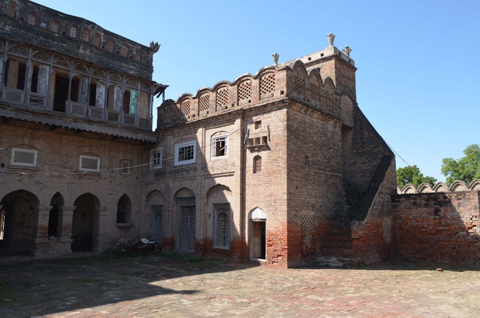 Pakistan Geotagging: A Tale Of Three Old Havelis of Punjab (Haveli Bara ...