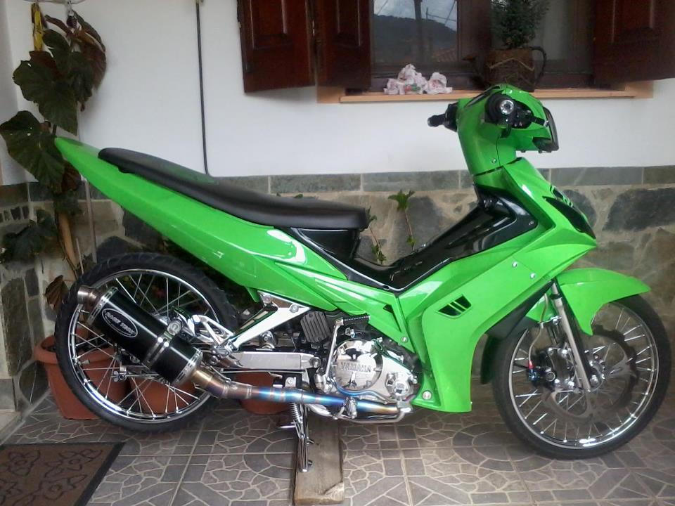 Mikrowio me dio rodes: Yamaha Crypton X Καυλα