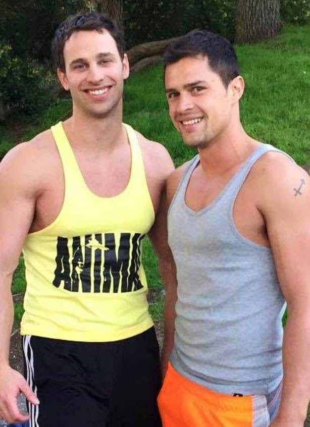 El Lavadero de las Muñecas: BRYAN HAWN PRESENTA SU PARODIA DE 'BOOTY'