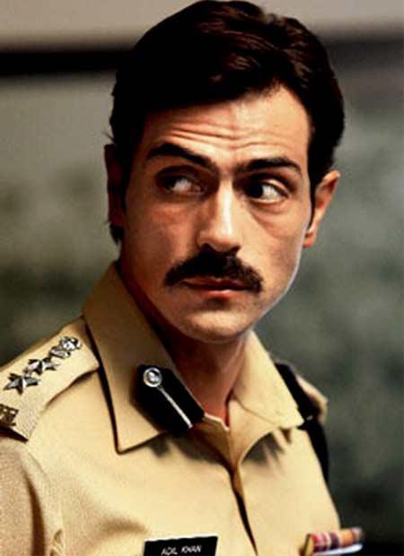 Bollytter: First Look of Arjun Rampal in Chakravyuh Movie