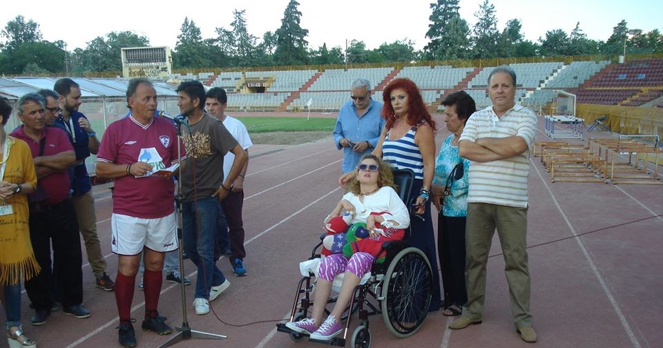 Ιστολόγιο "Ο Παιδαγωγός": ΣΤΟΝ ΦΙΛΑΝΘΡΩΠΙΚΟ ΑΓΩΝΑ ΠΟΔΟΣΦΑΙΡΟΥ ΠΟΥ ΕΓΙΝΕ ...