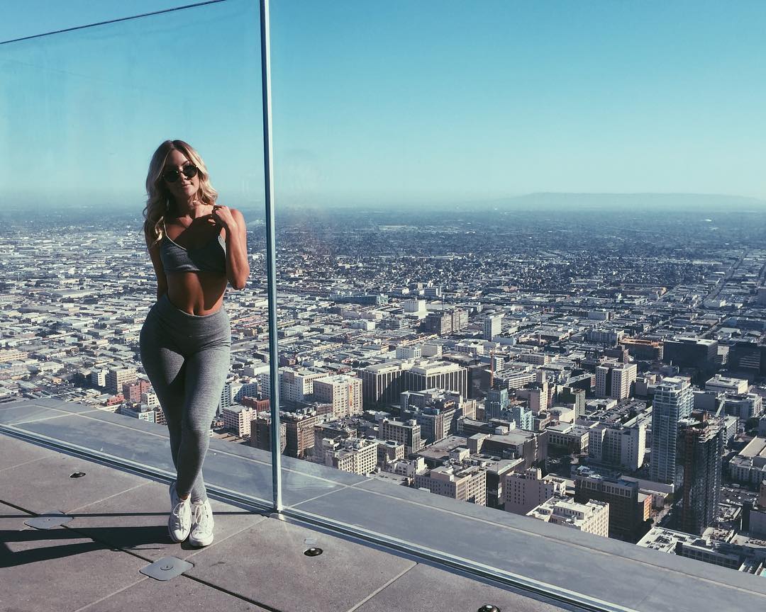 CASSANDRE DAVIS - Fitness Model | GYM GURUS