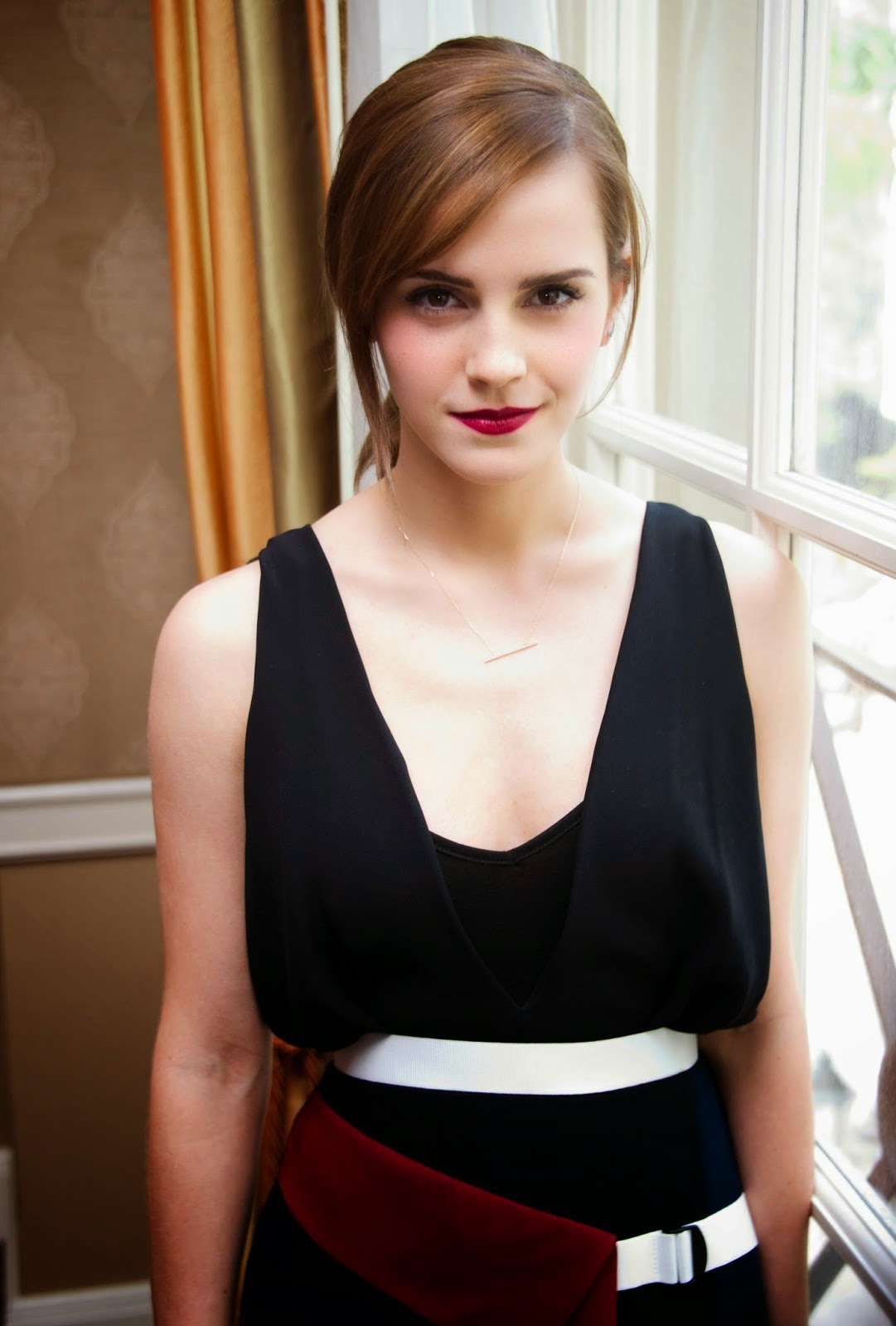 High Quality Bollywood Celebrity Pictures Emma Watson Looks Breathtakingly Beautiful At Noah