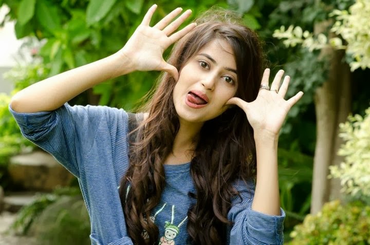 Sajal Ali HD Wallpapers-Show Biz Pakistan