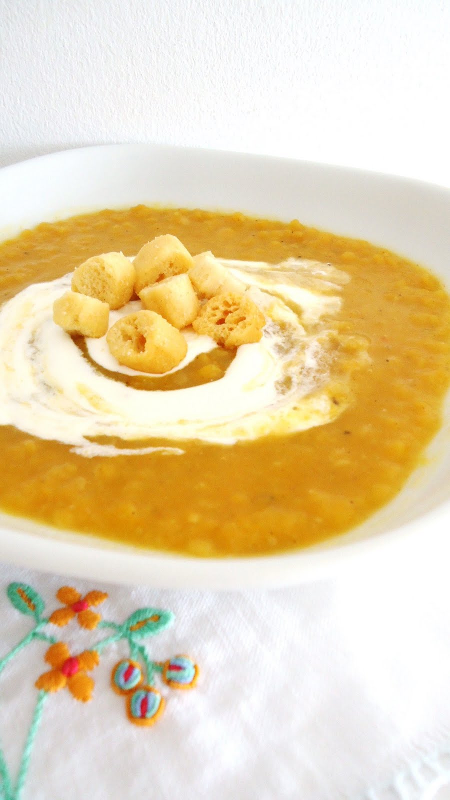 Sopa de Abóbora e Batata Doce Assadas com Lentilhas - Sabores da Alma