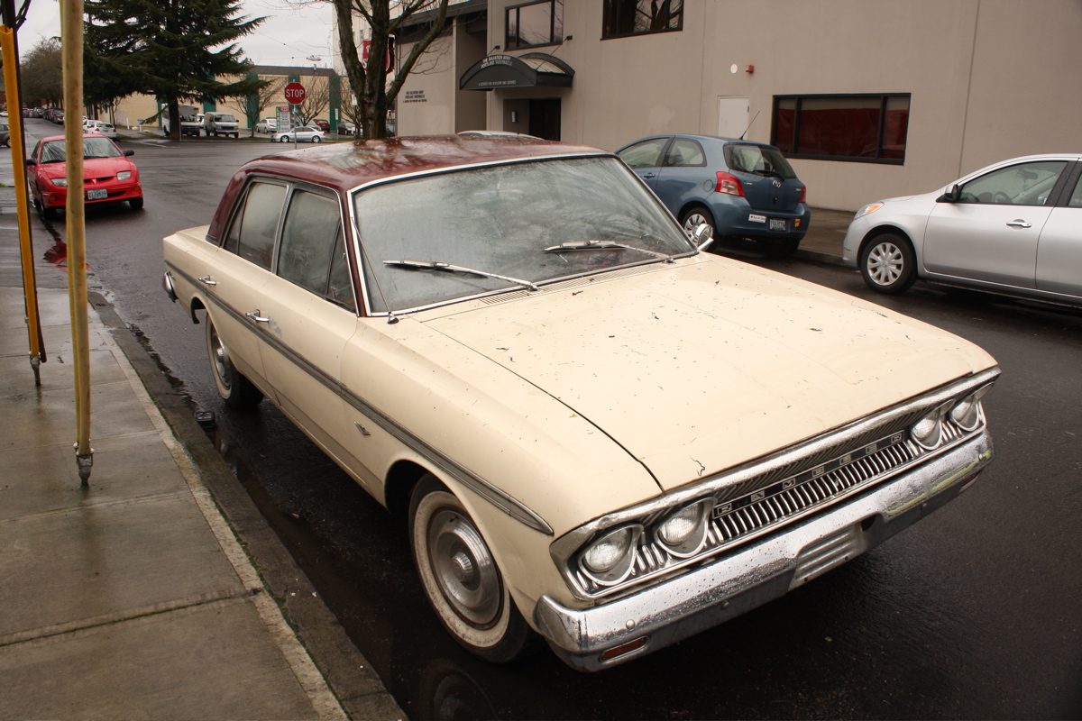 OLD PARKED CARS.: 1963 Rambler Classic 770.