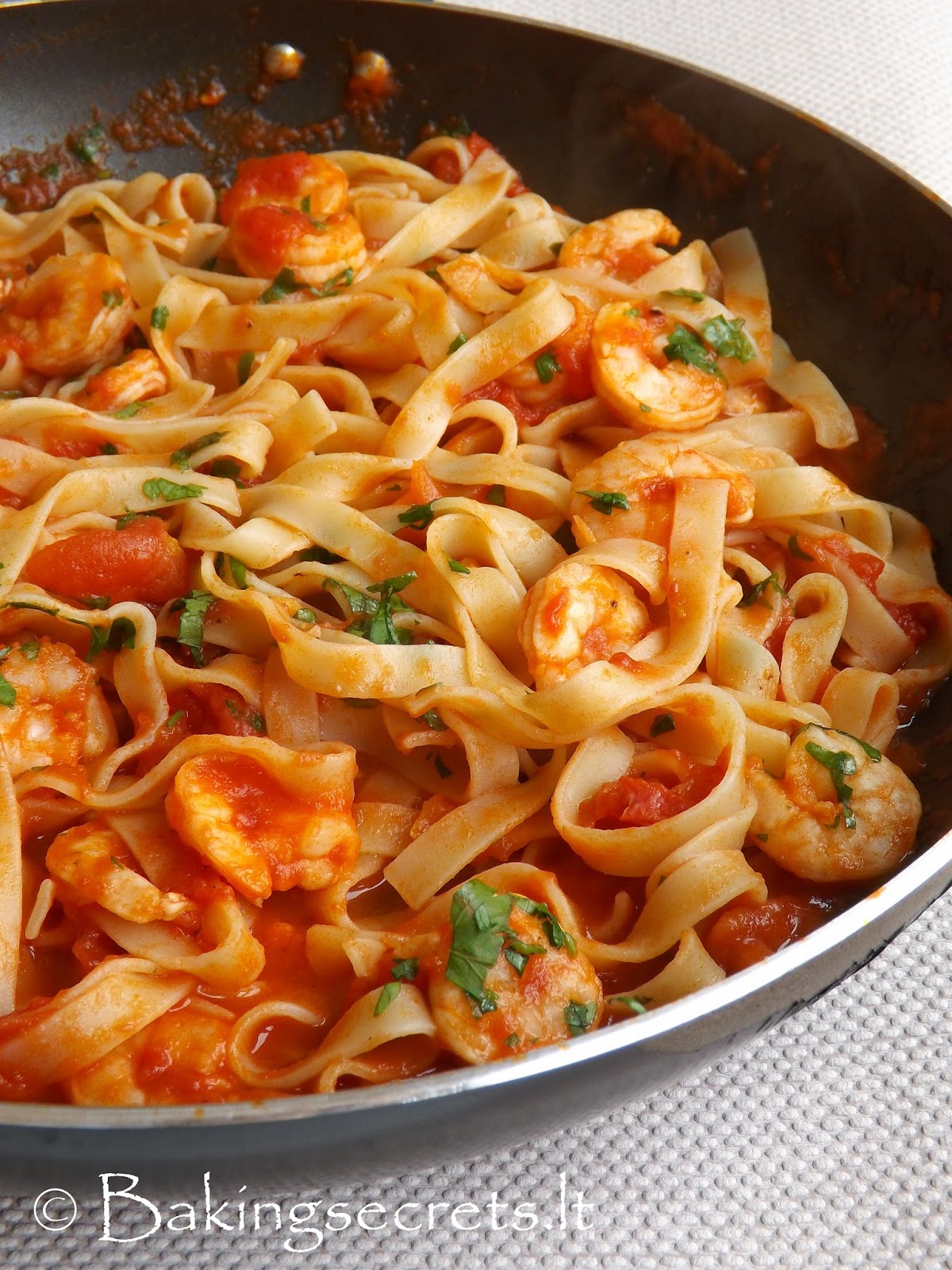 Baking Secrets: Itališki makaronai su aštriomis krevetėmis / Linguine ...