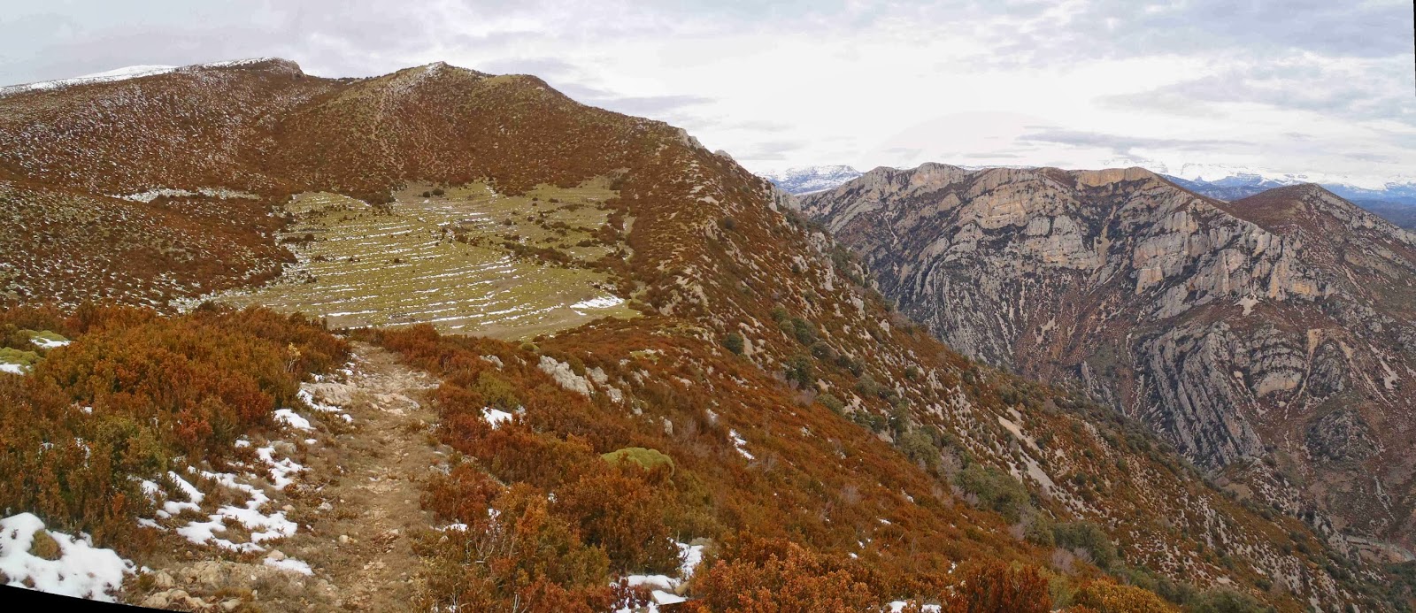 El Valle de Rodellar: CAMPOS EN LAS NUBES. Cámbol