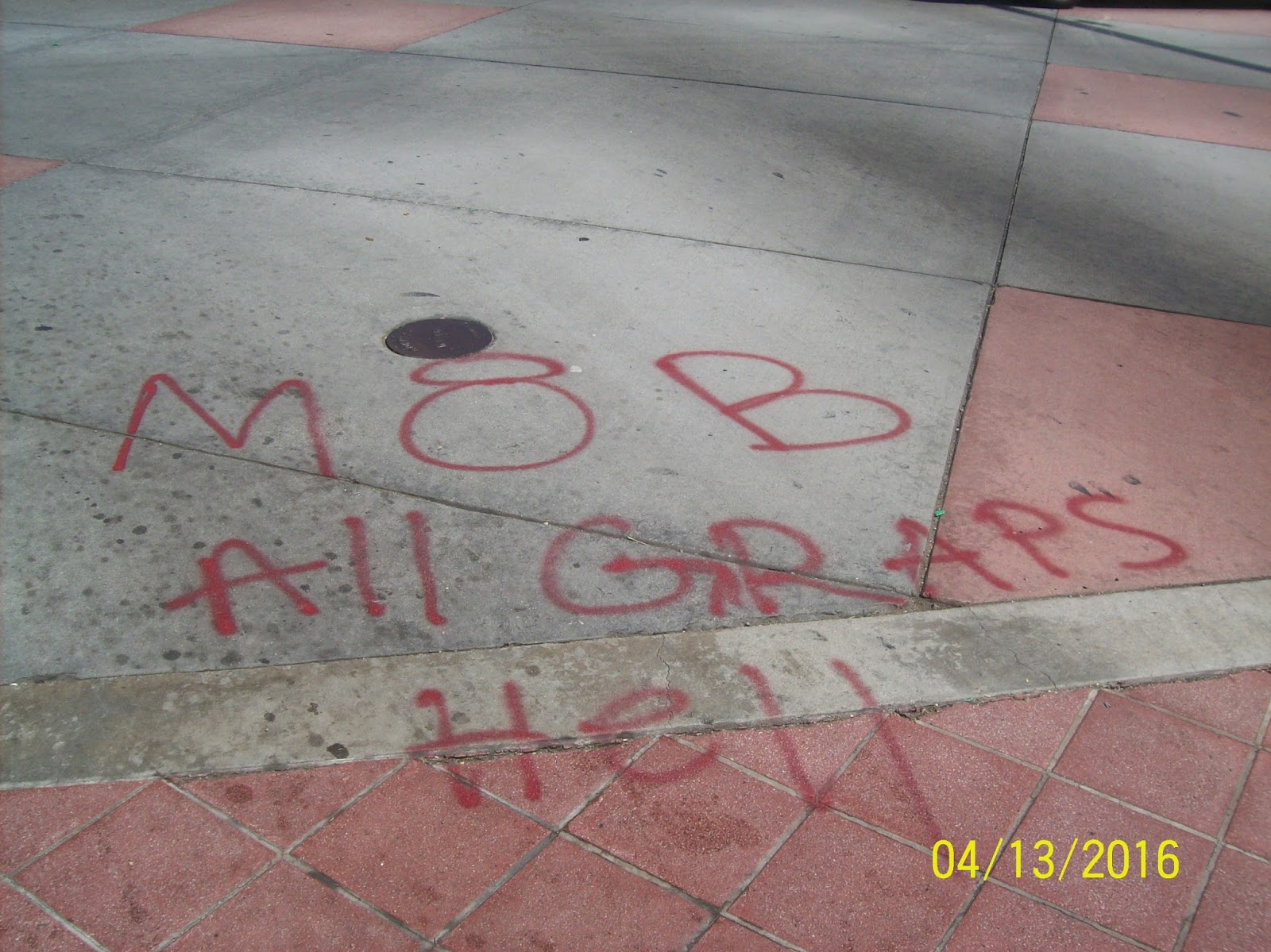 blood gangs graffiti: Mob piru gang ( compton )