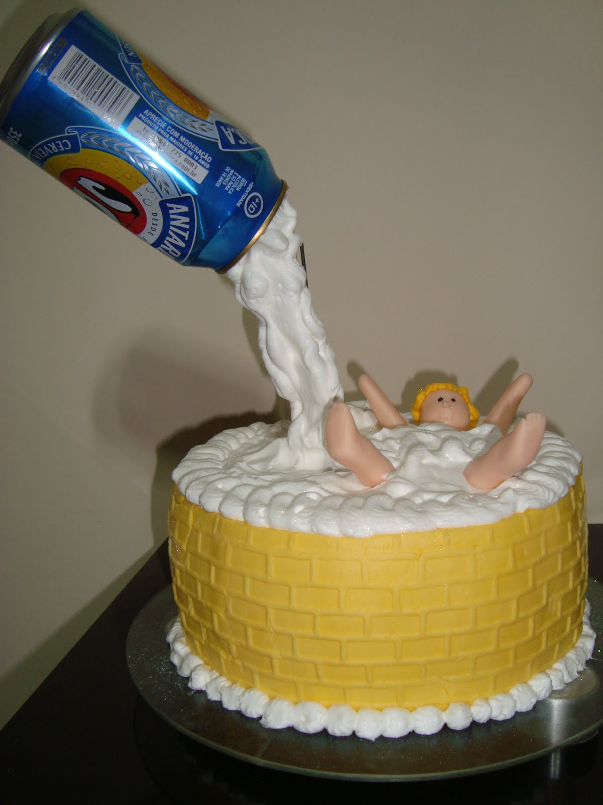 Amor por doce: Bolo latinha de Cerveja