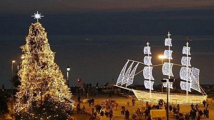 Τι στολίζουμε τα Χριστούγεννα, δέντρο ή καράβι;