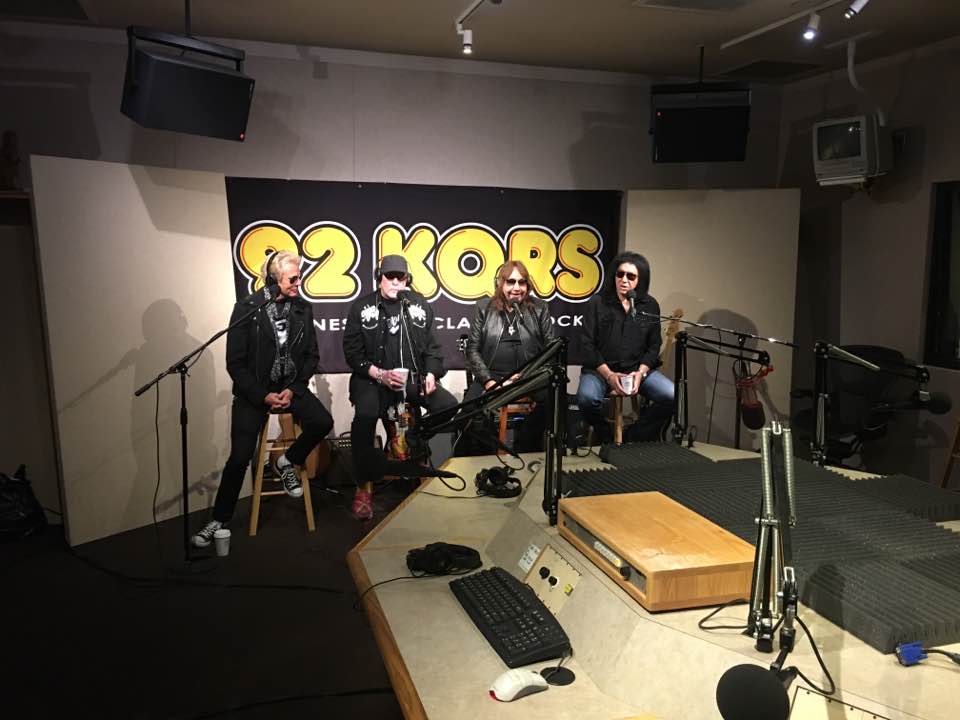 KISS LA BANDA MÀS CALIENTE DEL MUNDO: GENE SIMMONS Y ACE FREHLEY CON ...