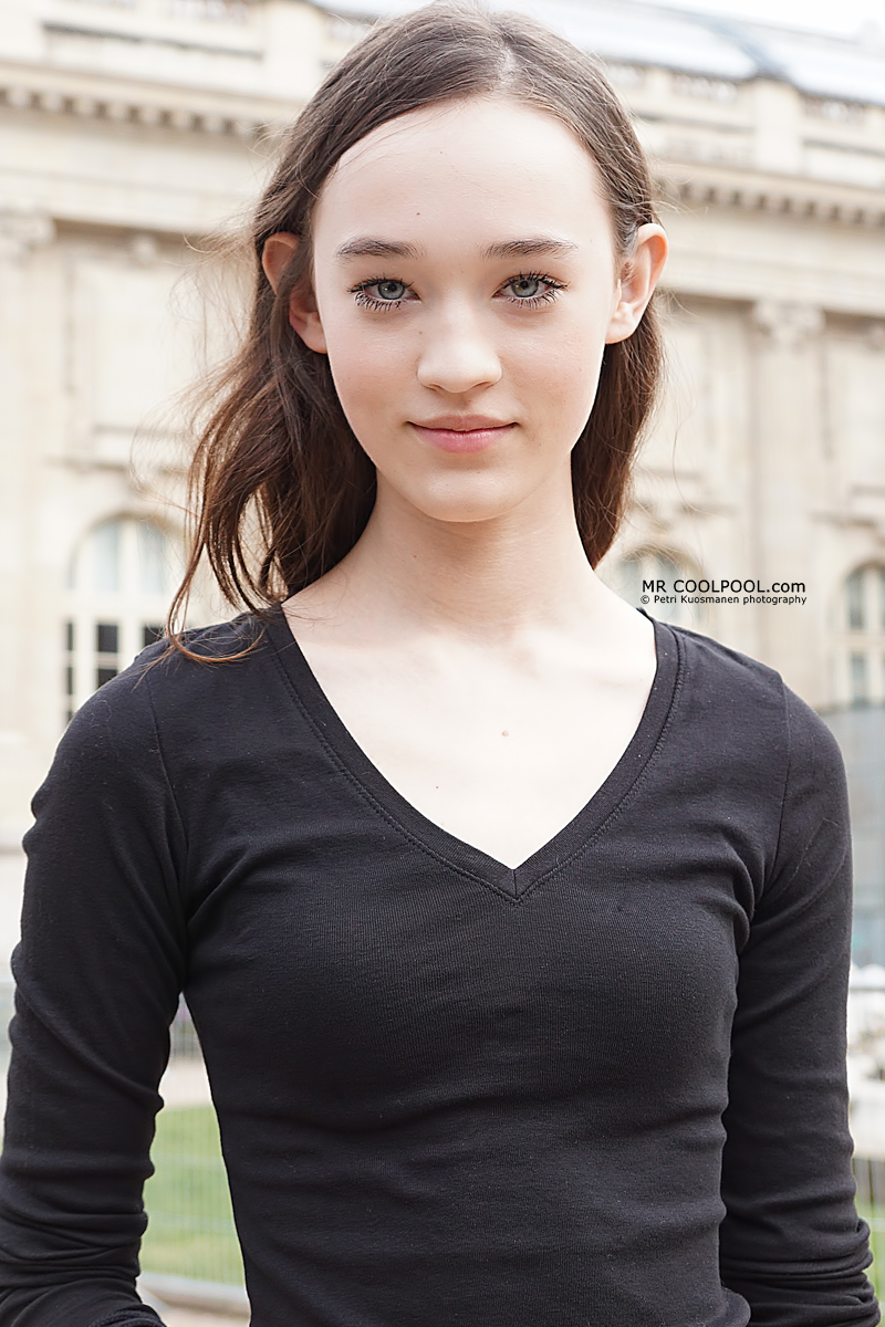 model of the day - Elizabeth Davison | Mr Coolpool