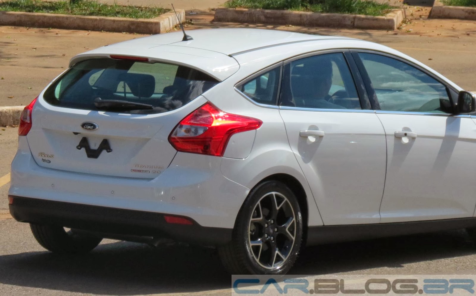 Focus Hatch Titanium Plus: fotos, vídeo, preço e consumo