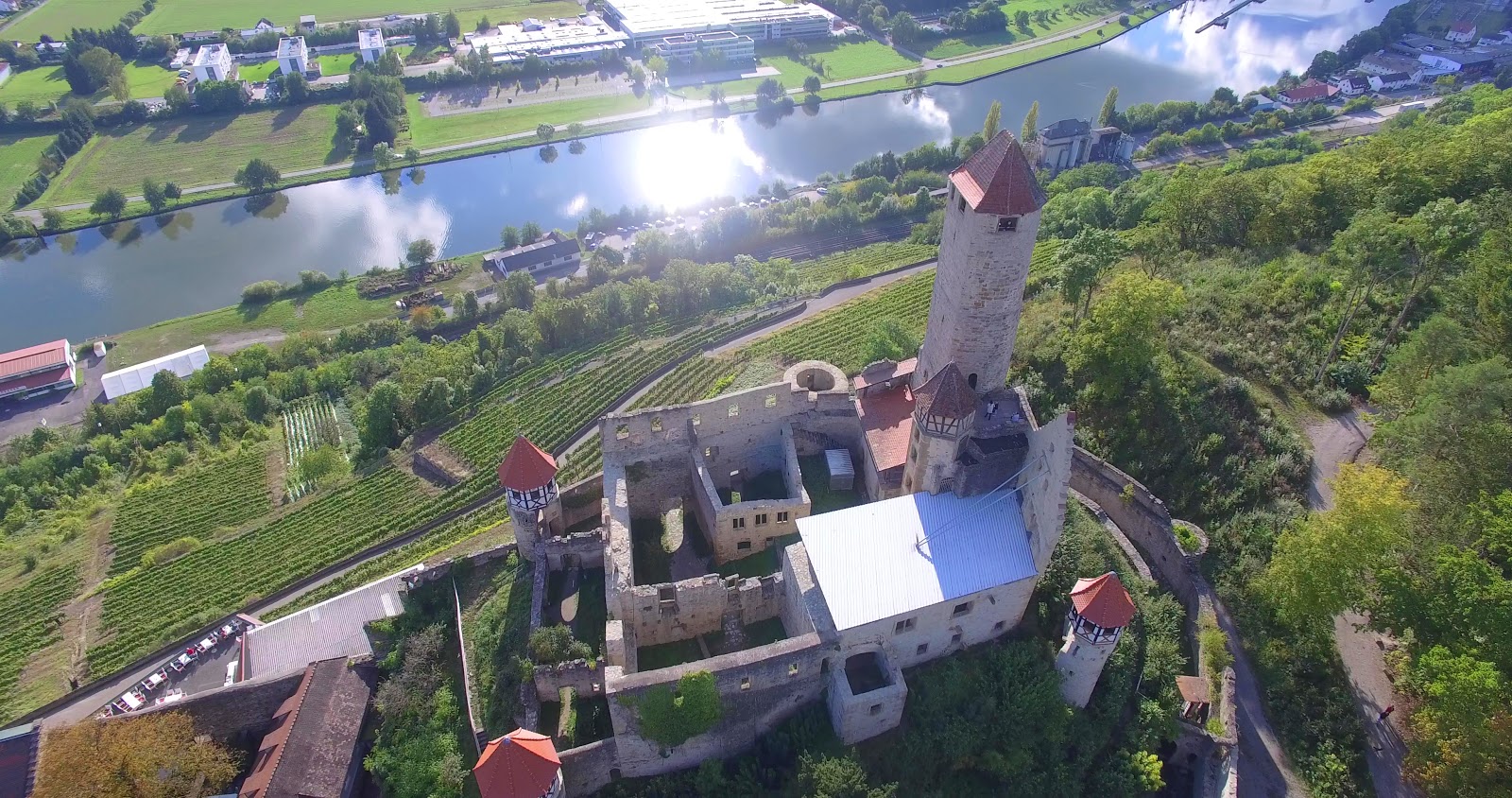Burg Hornberg in Neckarzimmern / Luftaufnahme