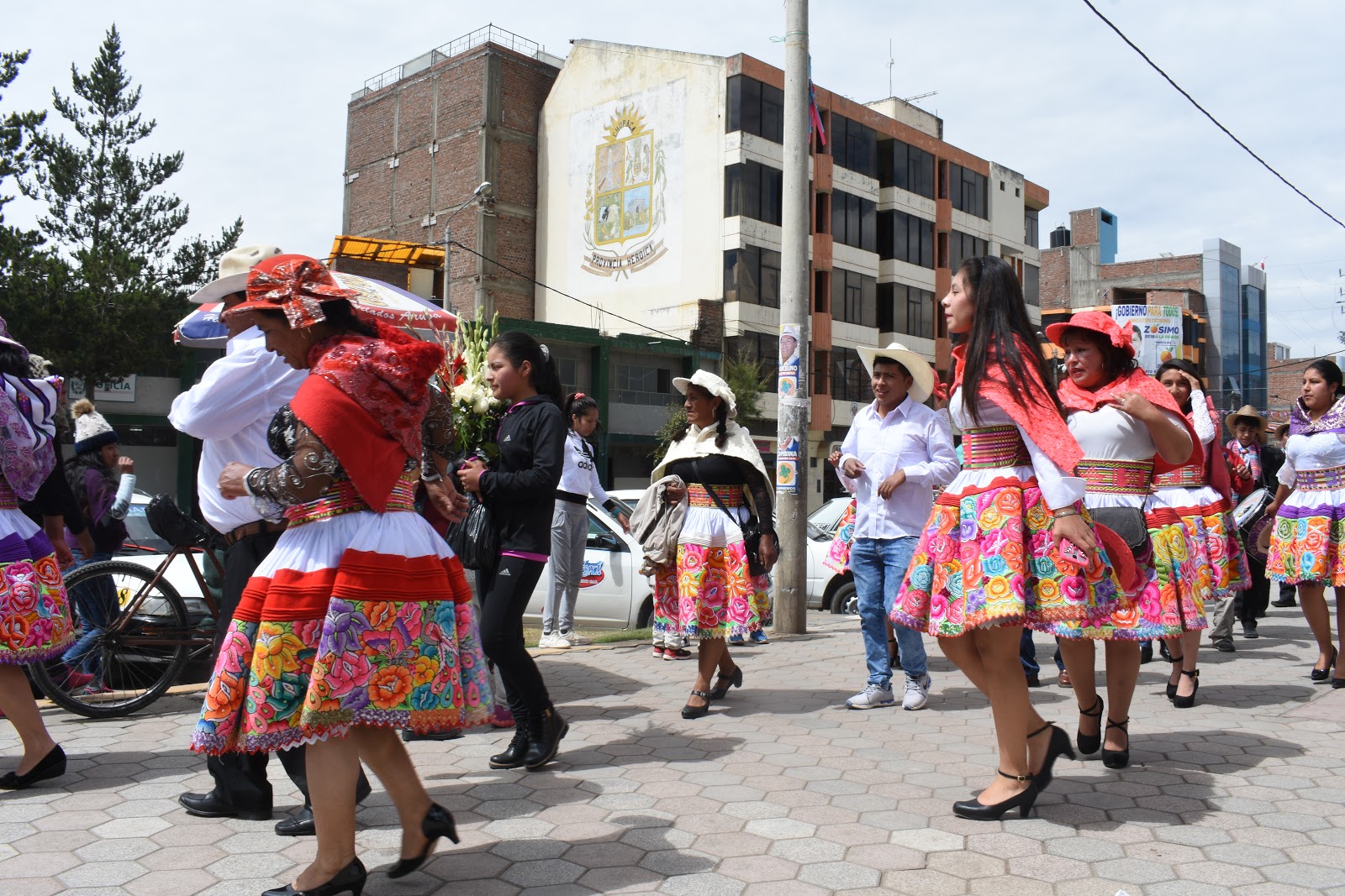 LA FERIA SABATINA DE CHUPACA ~ MOCHILEA PERU