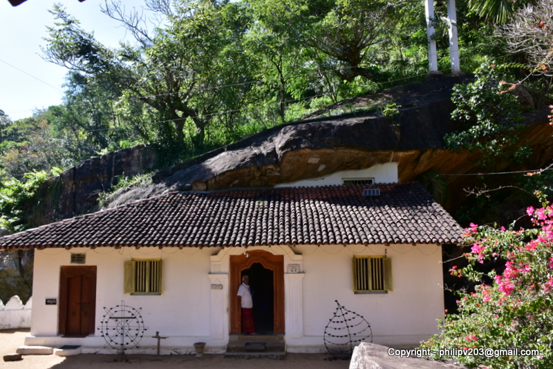 philipveerasingam: At the Watagoda Len Vihara, off Hali Ella, Sri Lanka.