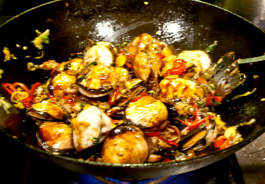 3 hungry tummies: Aromatic Spicy Stir Fried Cockles 香辣炒鮮蚶
