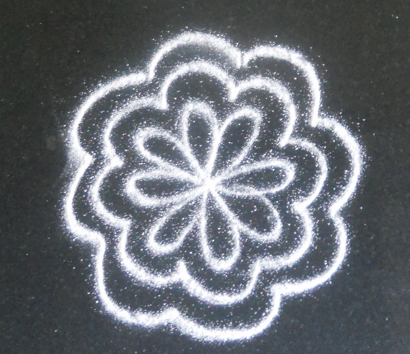 Make simple rangoli in 2, 3 or 4 steps | Kolam by Sudha Balaji