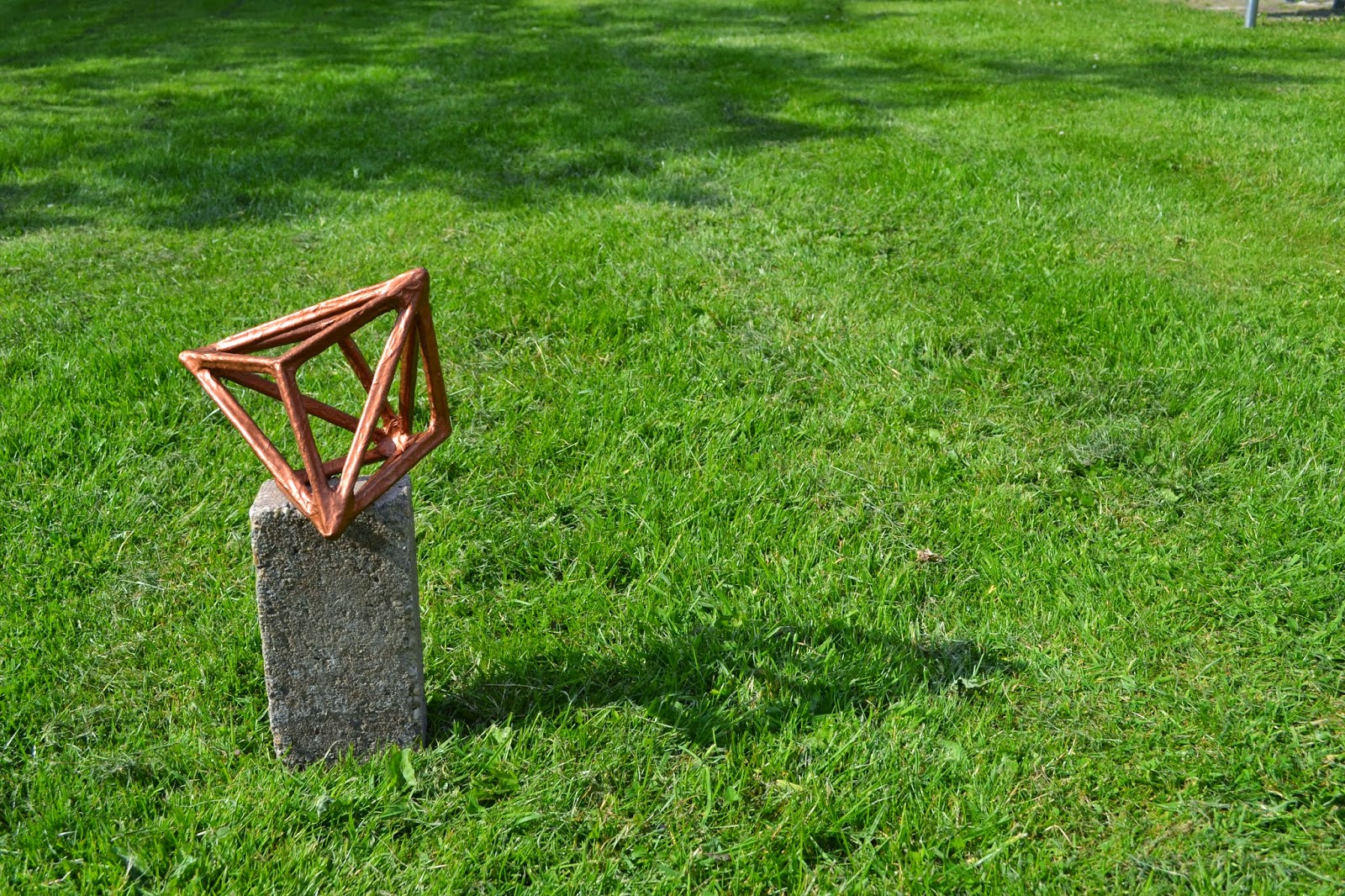 Ralph van Raaij: Driehoekige tetraëder (triakis tetrahedron)