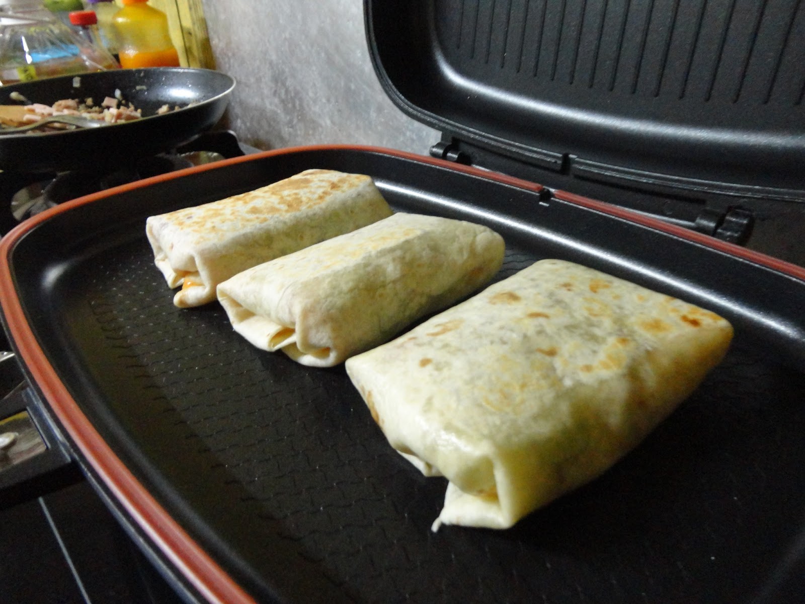 Husna's Life: RESEPI : roti tortilla daging