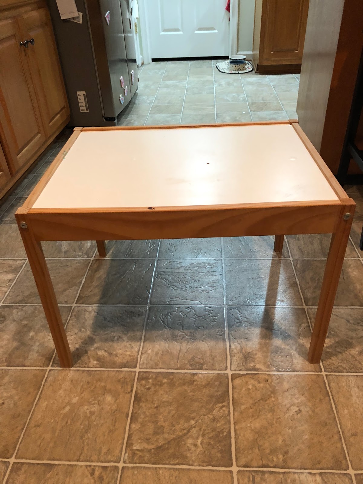 Miss Kindergarten Fix: DIY Light Table
