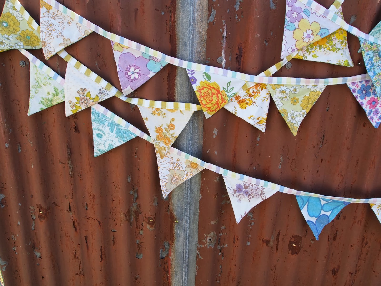 Zaranne Handmade: floral bunting.