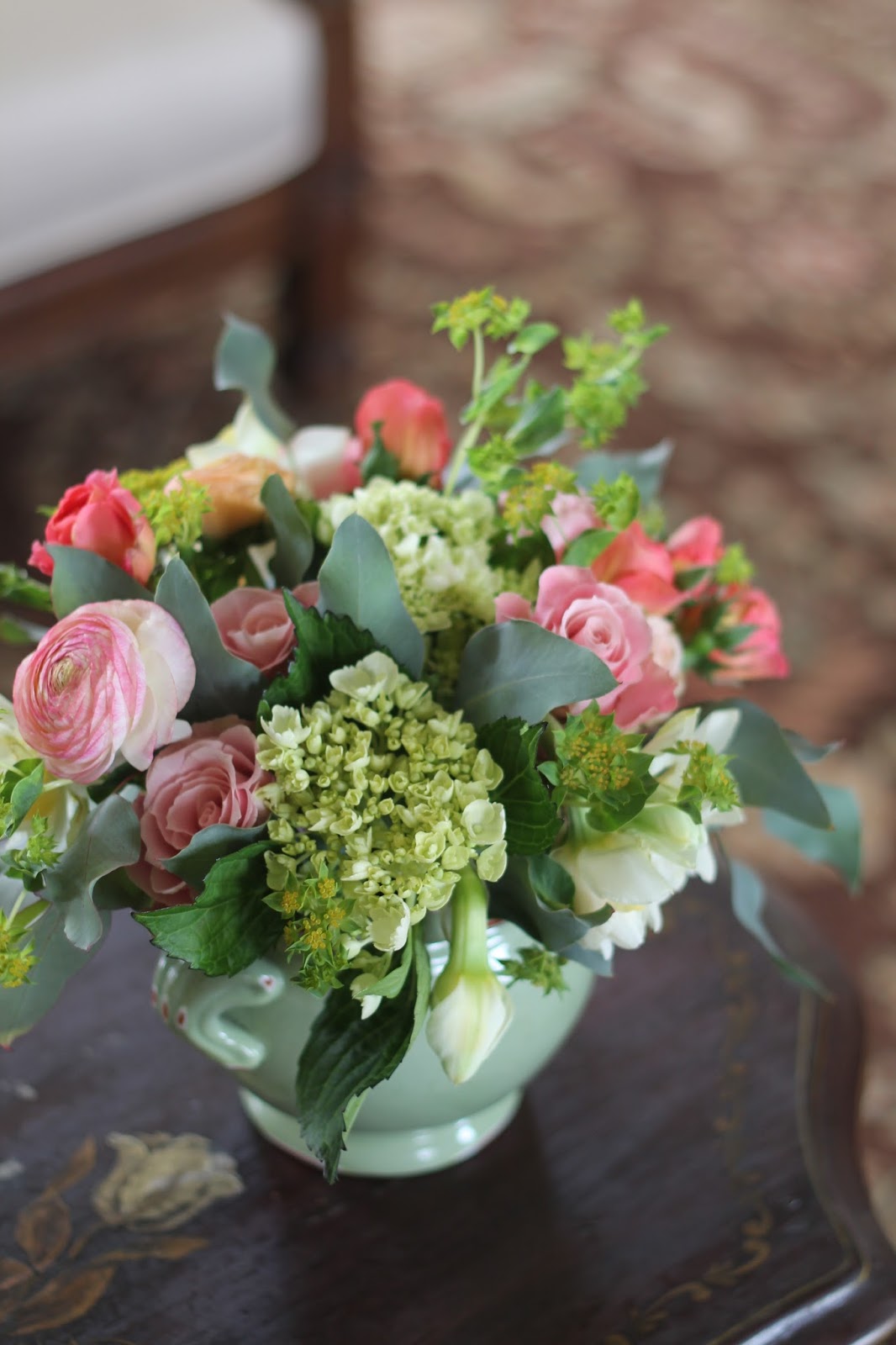 Chic Floral Designs: Flowers for a cocktail party