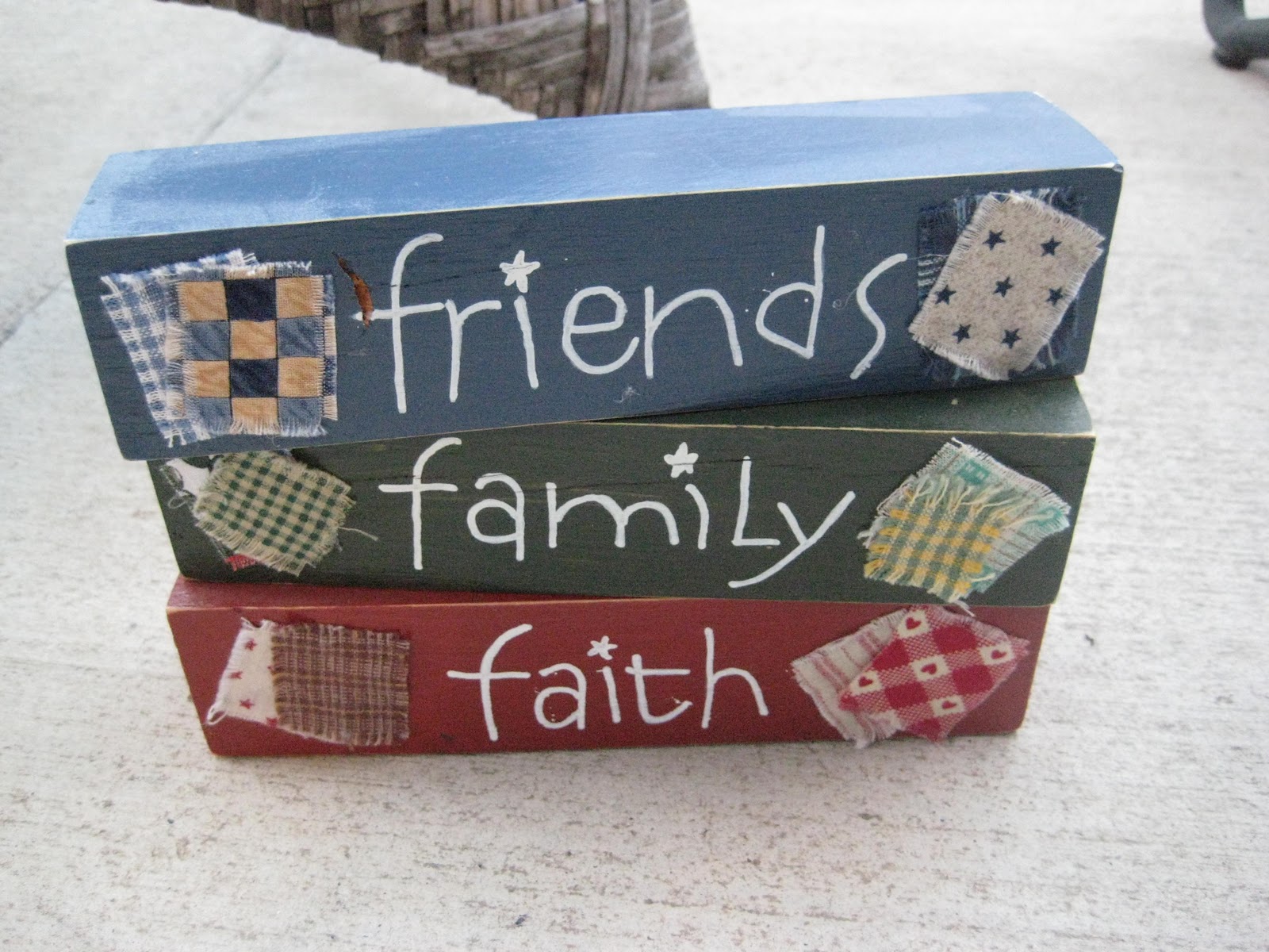 crafty little nook: Wooden Decor