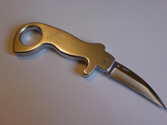 WeaponCollector's Knuckle Duster and Weapon Blog: Hand Made Karambit