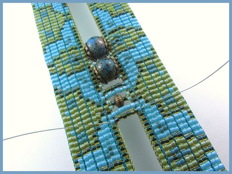Beads Beading Beaded, with Erin Simonetti: Zipping up the cuff has begun!