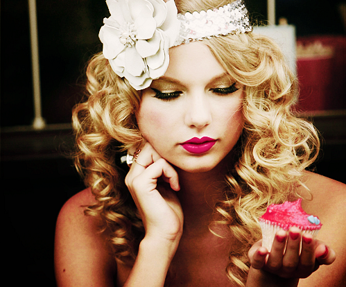 Speak Now: Taylor Swift : The Most Girly Girl in Hollywood
