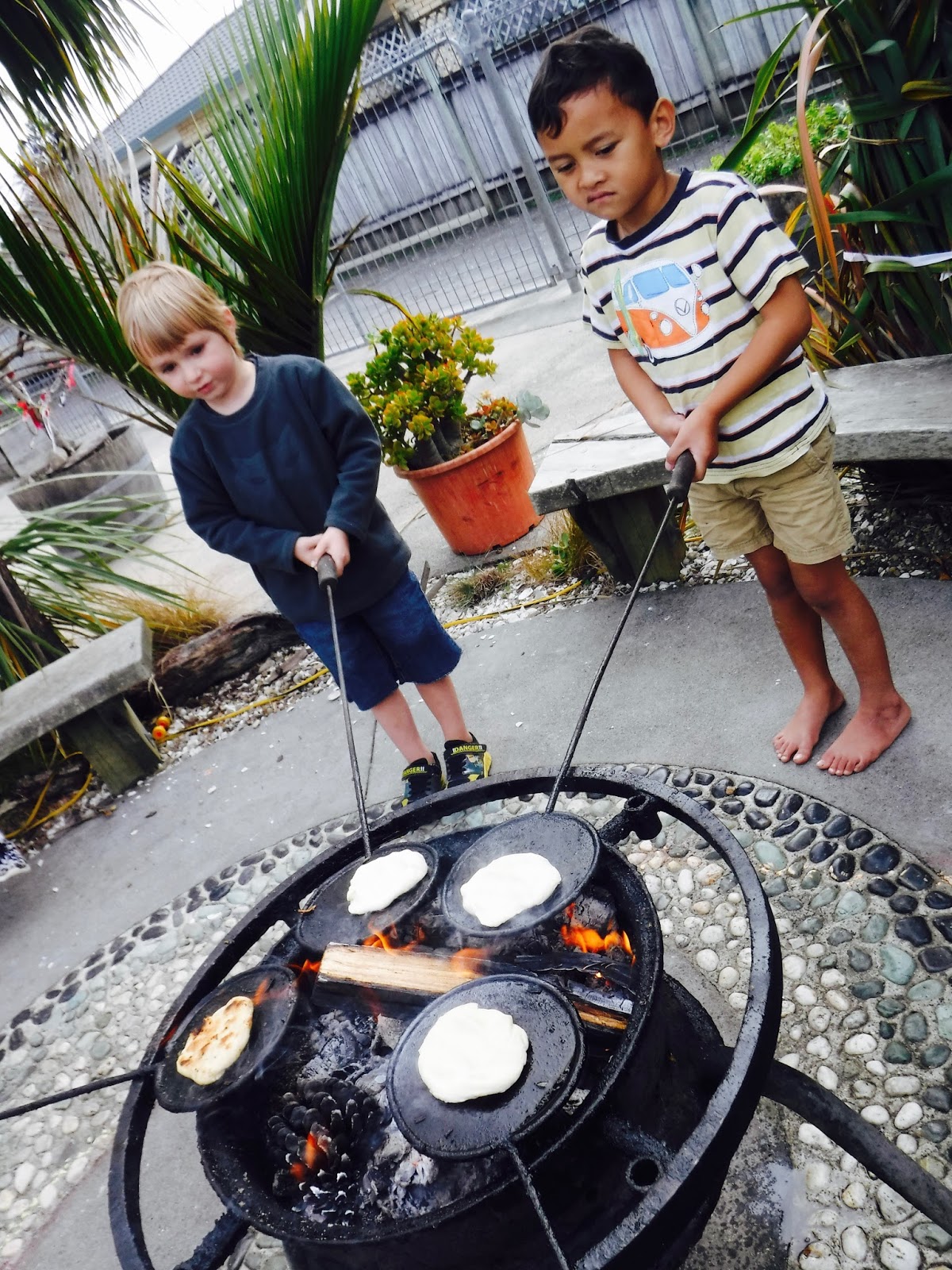 Mairtown Kindergarten: Cooking on an open fire at kindergarten