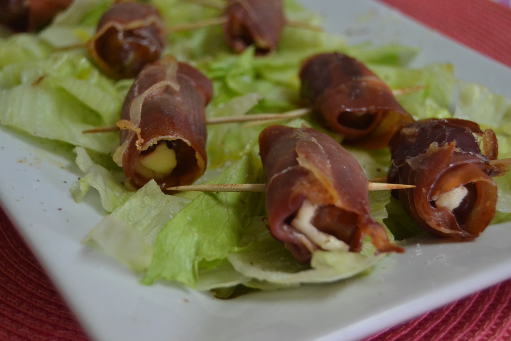 Dátiles envueltos en jamón y rellenos de queso, "ELCHEROS"