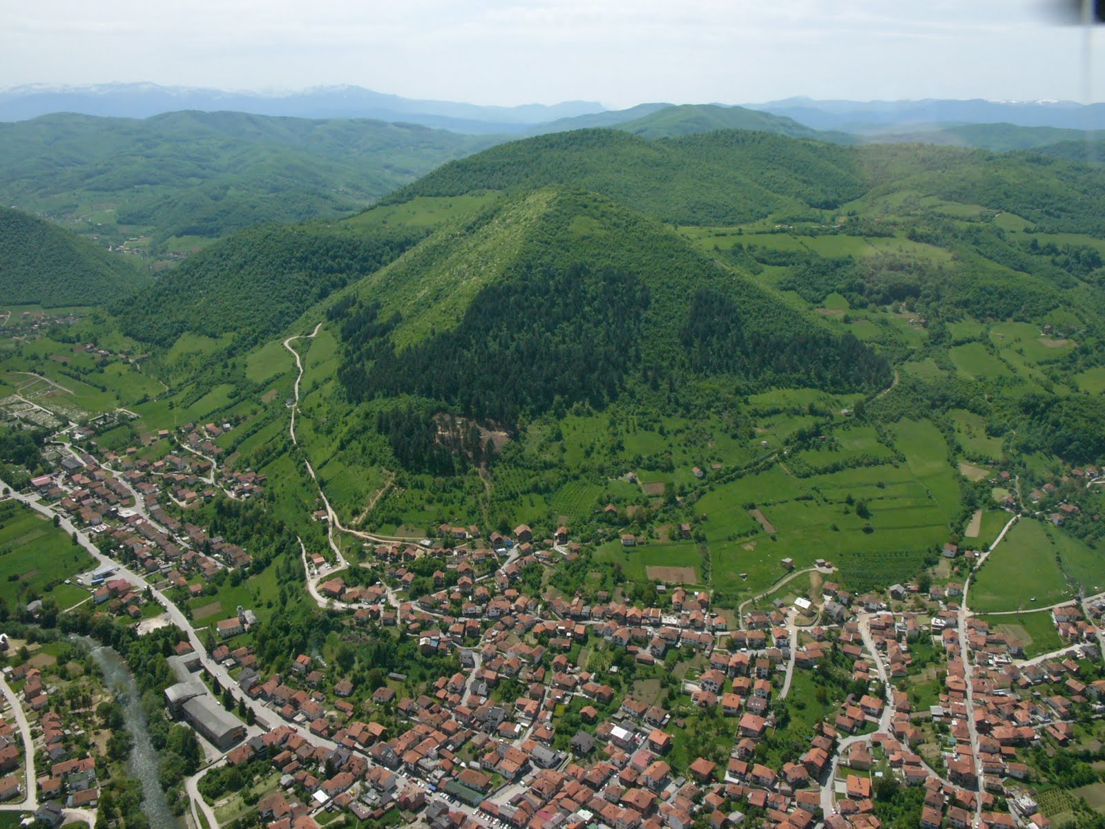 PyramiderBosnienHercegovina: Bosniska Pyramiderna ( Första Upptäckta ...