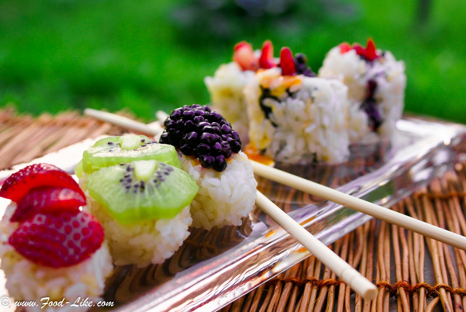 Vegan Food-Like: Fruit Sushi