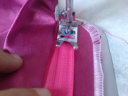 SWEET AND SIMPLE: menjahit zip seluar baju melayu