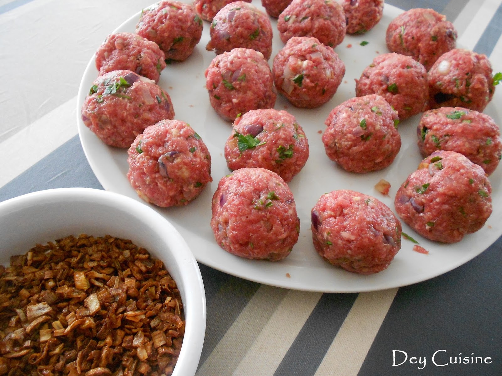 Dey cuisine: Boulettes boeuf, échalotes frites & mimolette
