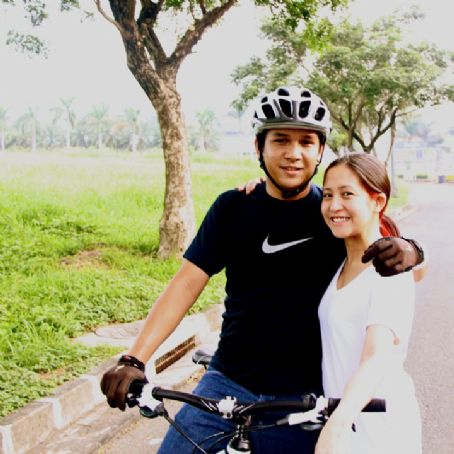 Bizz-e: Mark Escueta and Jolina Magdangal Engagement Video