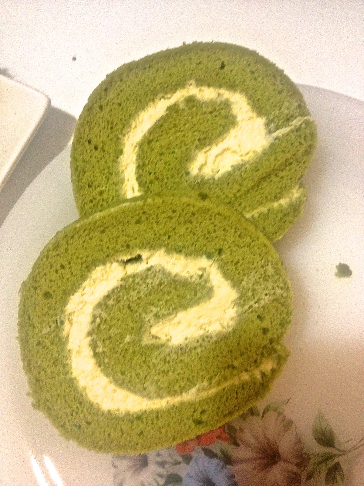 Wendy'S Small Small World: Green Tea (Matcha) Swiss Roll with White ...