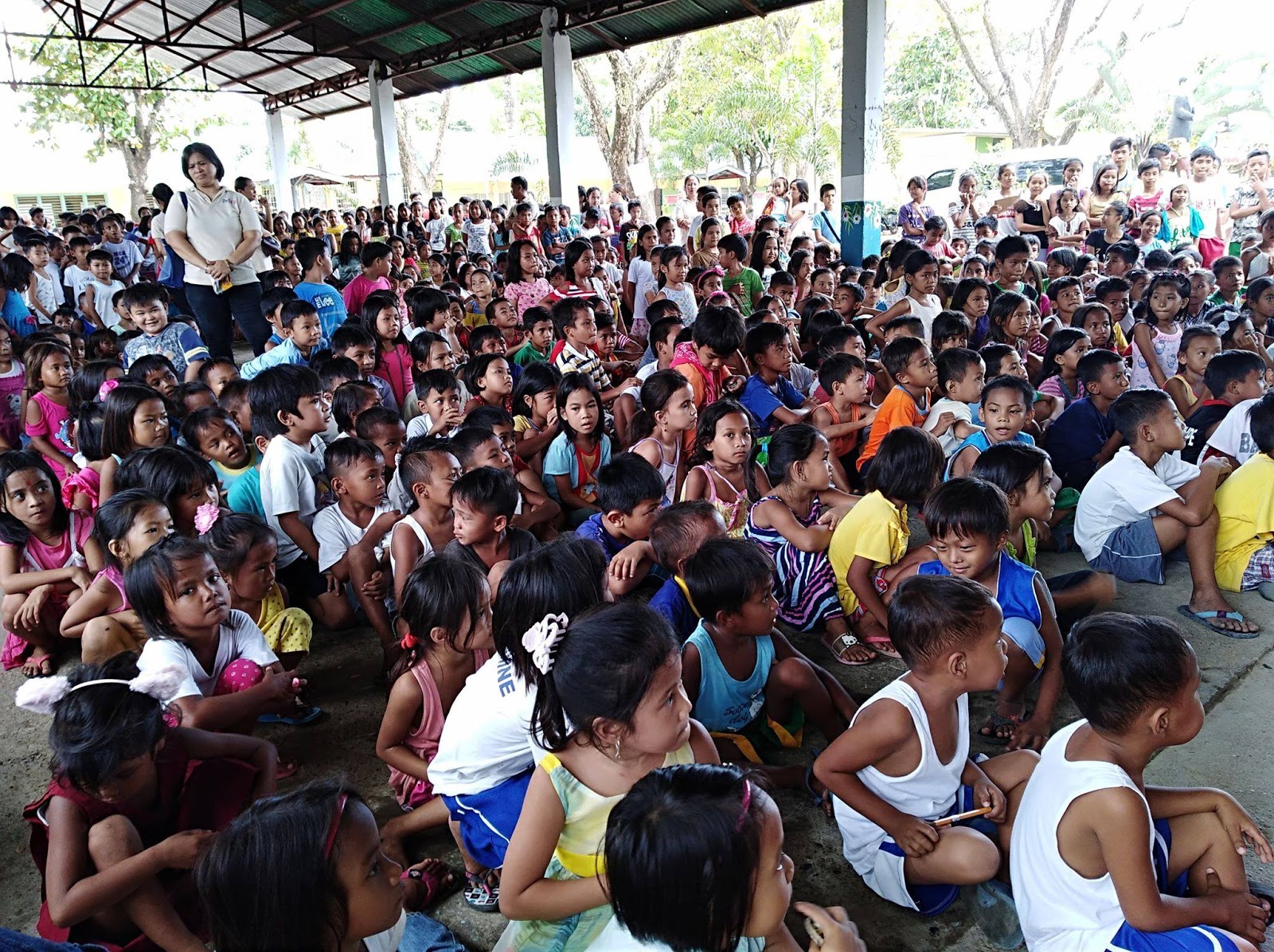 Pusong Pinoy (Heart of a Filipino): DISASTER RELIEF TO 875 STUDENTS ...