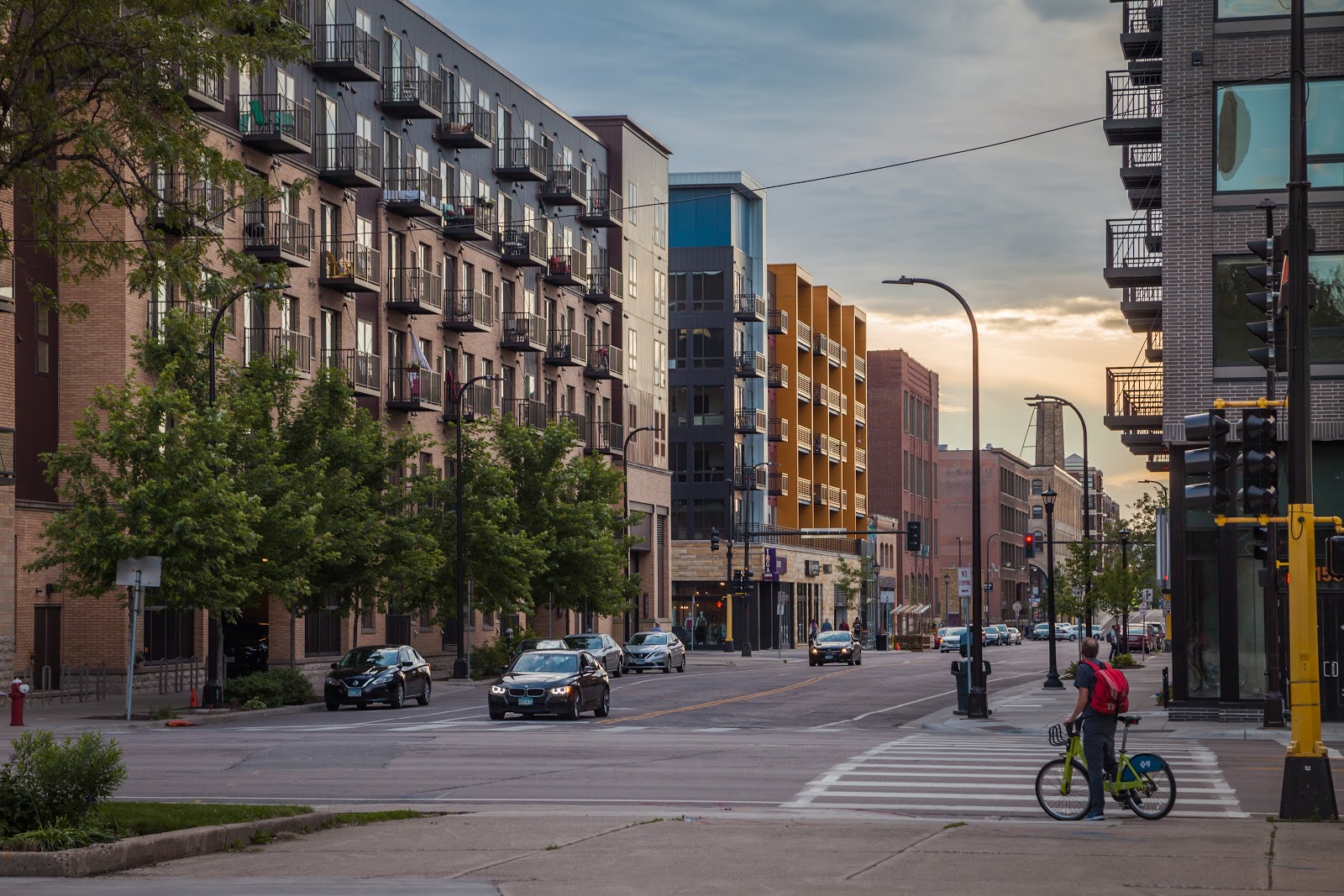 Twin Cities: Part 1 - Minneapolis - Explore the World with Simon Sulyma