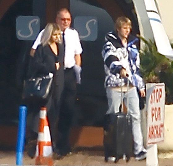 Justin Bieber and Selena Gomez spotted jetting out of town together in ...