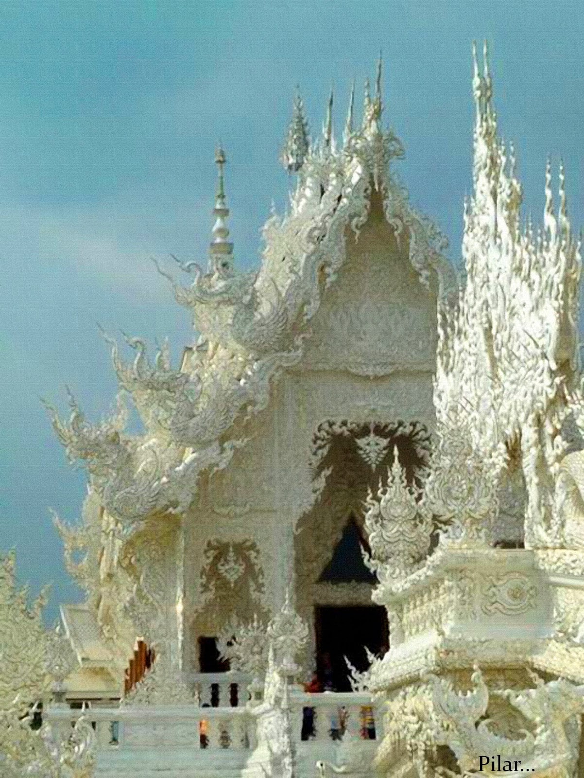 PILAR Y SUS COMPLICES: WAT RONG KHUN- CHIANG RAI-TAILANDIA.