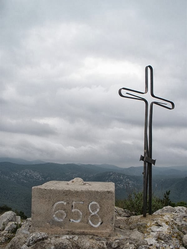 Franclips: BEGUES. TURÓ DEL MONTAU. LA MAÇANA. Ruta de Senderisme.