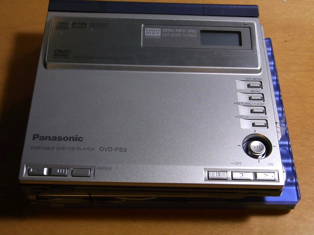 卓上オーディオ (Tabletop Audio): ポータブルDVDプレイヤー(Panasonic DVD-PS3)